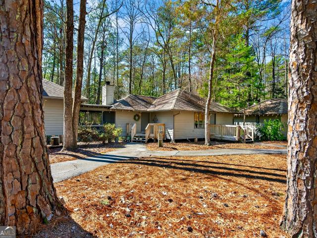 2243 Maple Lane