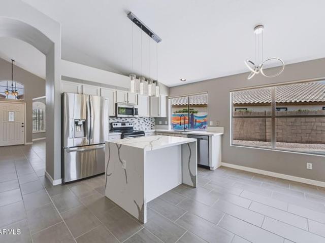 2243 E Robin Ln, Phoenix, AZ 85024