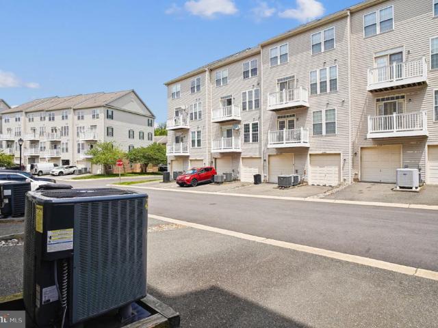 2243 Ivy Lane # 8