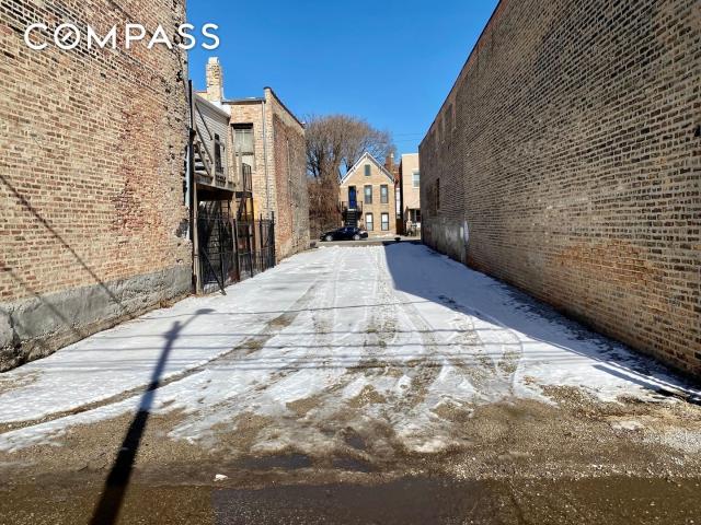 2243 W Grand Ave, Chicago, IL
