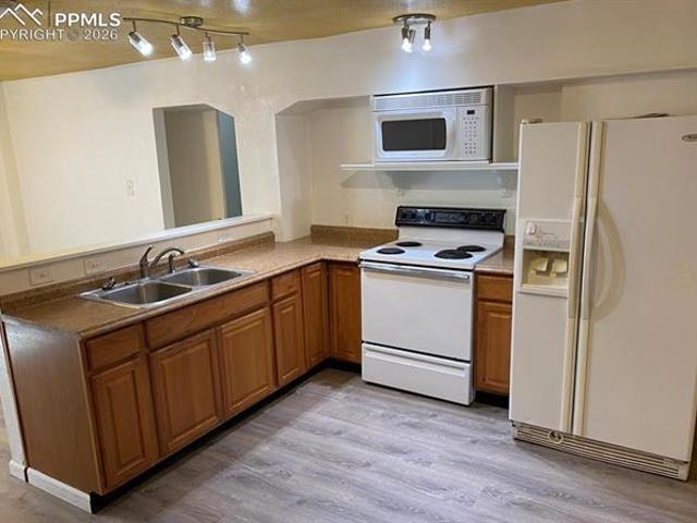 224 228 W 3rd Street
