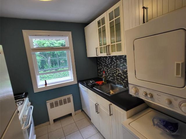 224 23 Kingsbury Avenue, Unit B