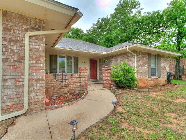 224 Chaucer Crescent St, Midwest City, OK 73130