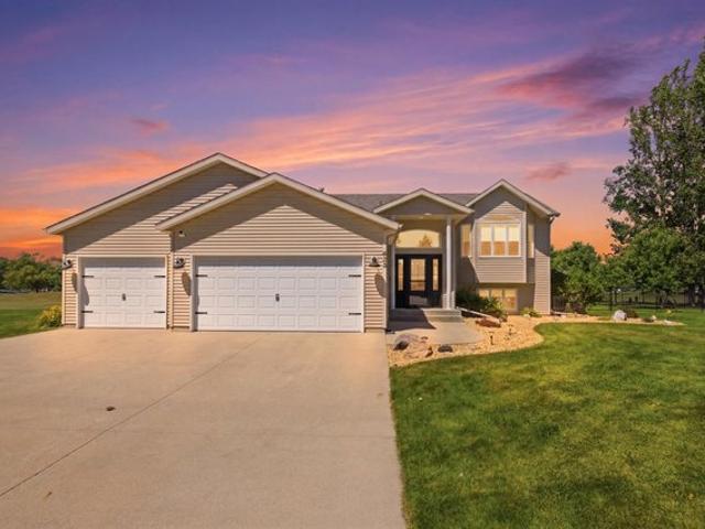 224 Chestnut Dr, Horace, ND 58047
