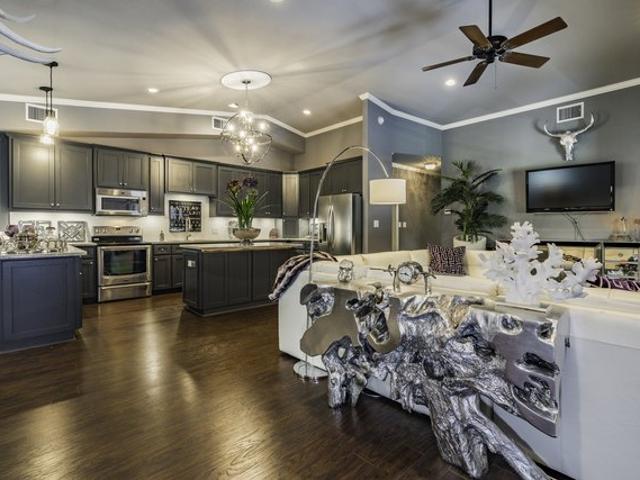 224 Airstrip Rd, Spicewood, TX 78669