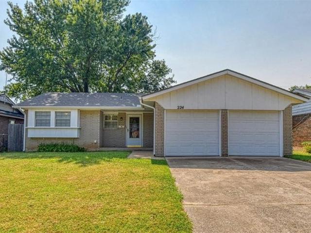 224 Atterberry Dr, Norman, OK 73071