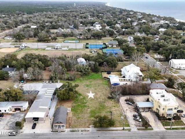 224 Davis Ave, Pass Christian, MS 39571