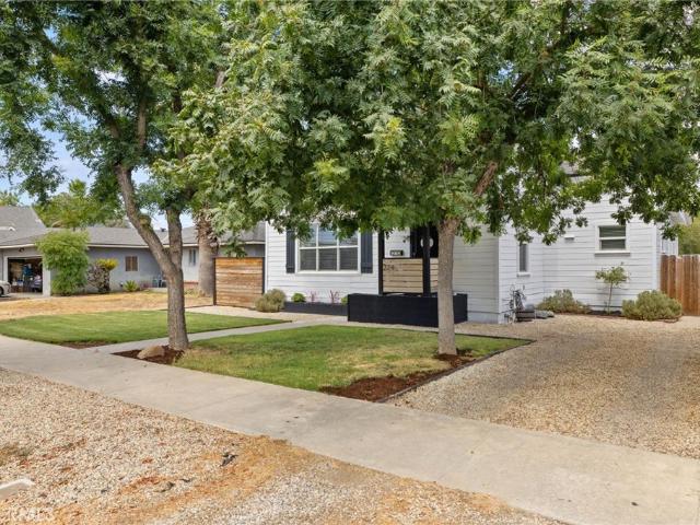 224 E 10th