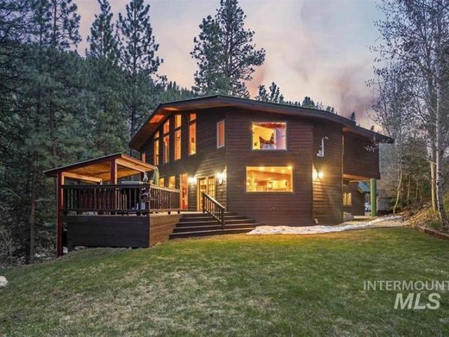 224 E Hoalst St, Pine, ID 83647