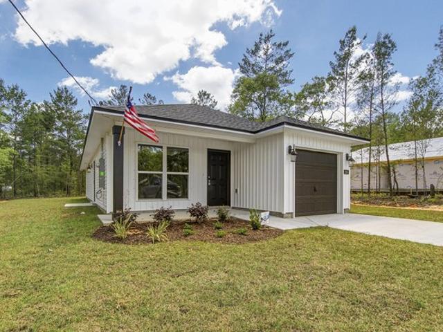 224 E Iris Ln, Defuniak Springs, FL 32433