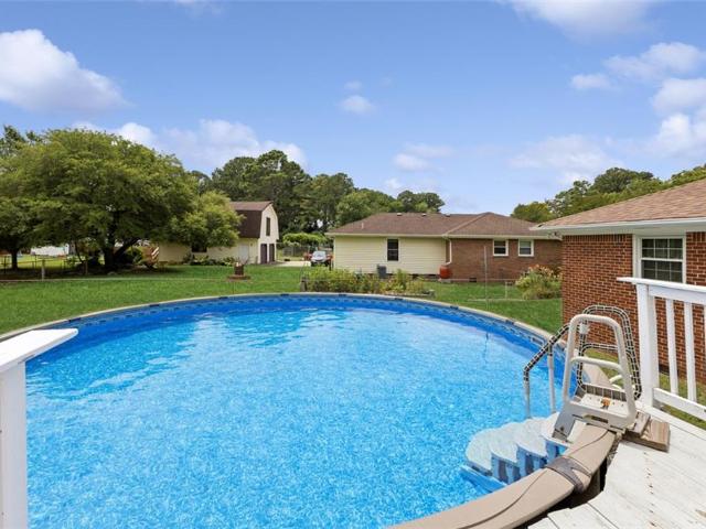 224 Essex DR