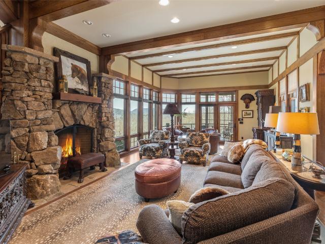 224 Knob Hill