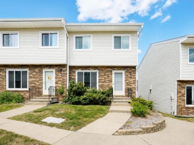 224 Holiday Cir Unit 31, West Des Moines, IA 50265