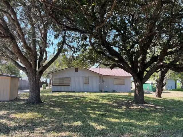 224 Lakeview Drive, Lake City, TX 78368