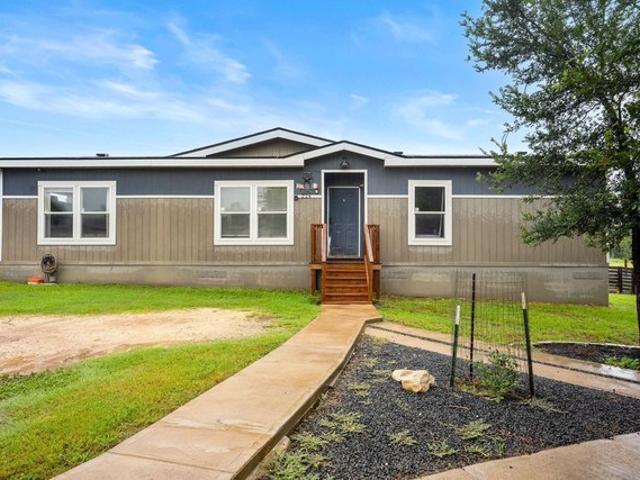 224 Las Estancias Dr, Cedar Creek, TX 78612