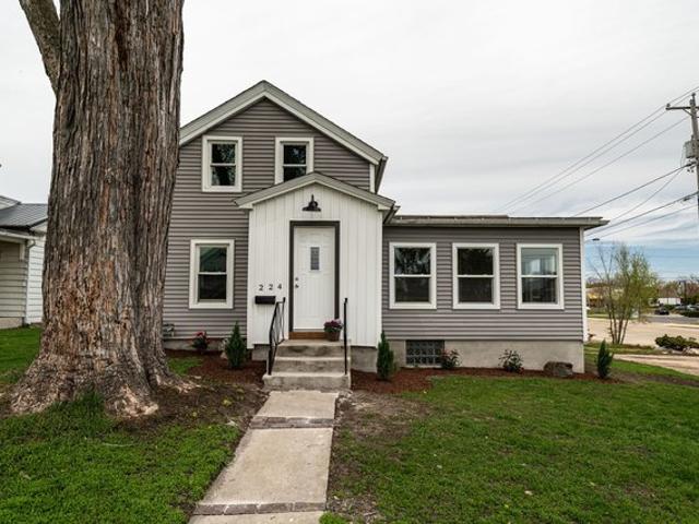 224 Madison St, Burlington, WI 53105