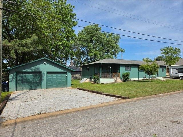 224 N Adams St, Harrison, AR 72601