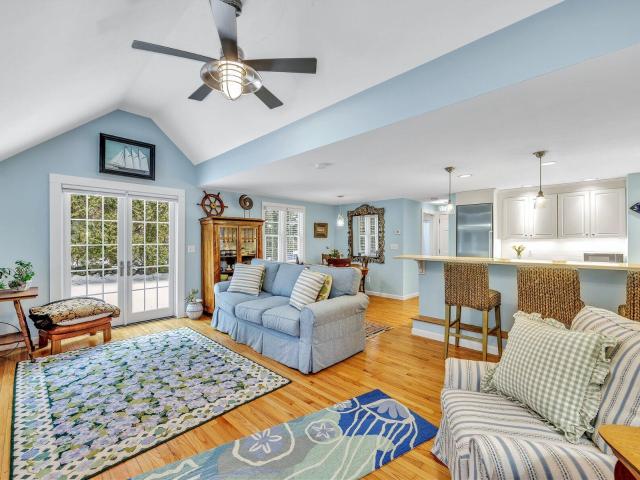 224 N Falmouth Highway 2U
