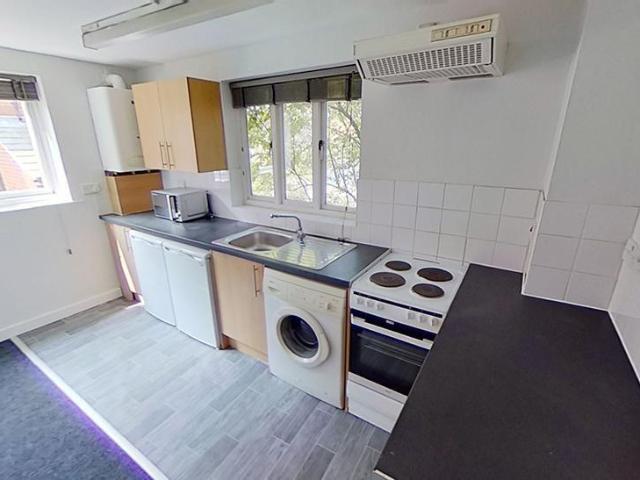 224 North Sherwood Street Flat 1. 2 bed flat to rent £1,231 pcm £284 pw