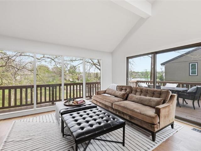 224 NW Locust Street