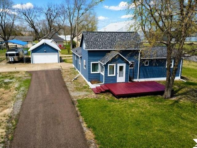 224 S Market St, Shickley, NE 68436
