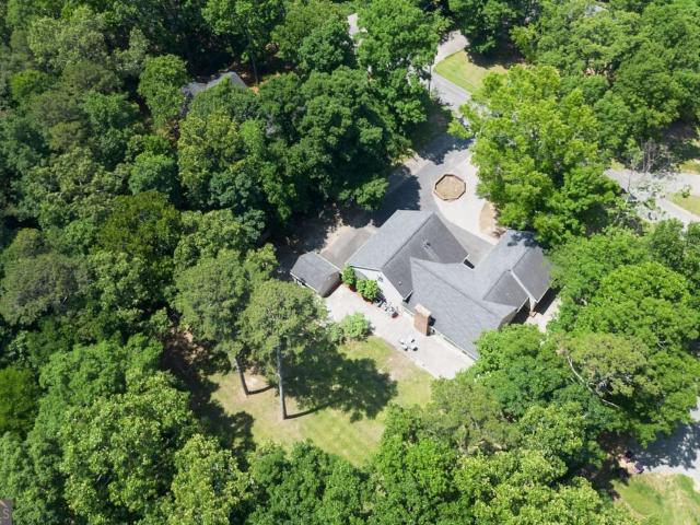 224 Shadowood Drive SE