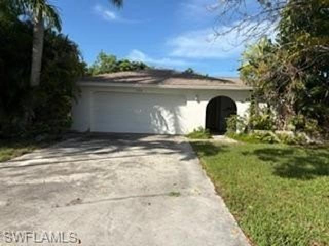 224 Pine Valley Cir, Naples, FL 34113