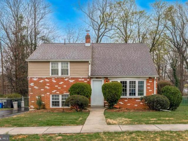 224 Robin Hood Ln, Aston, PA 19014