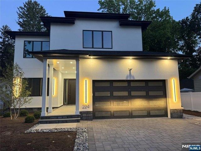 224 Riveredge Rd, Tenafly, NJ 07670