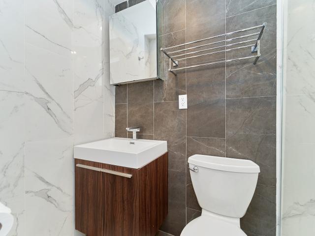 224 W 13TH Street 2R