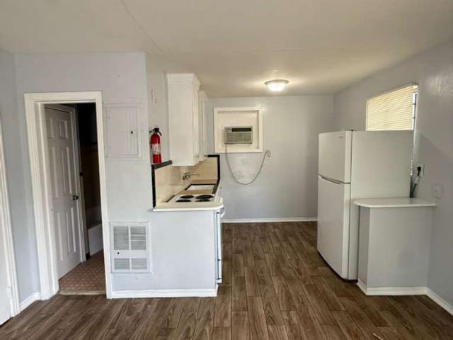 224 W 22nd St