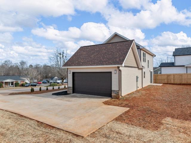 224 W Clark Rd, Inman, SC 29349 | MLS #339320