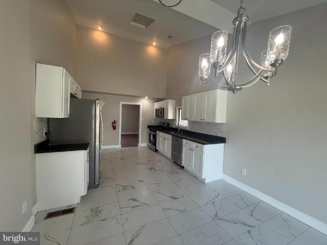 224 W Main Street W