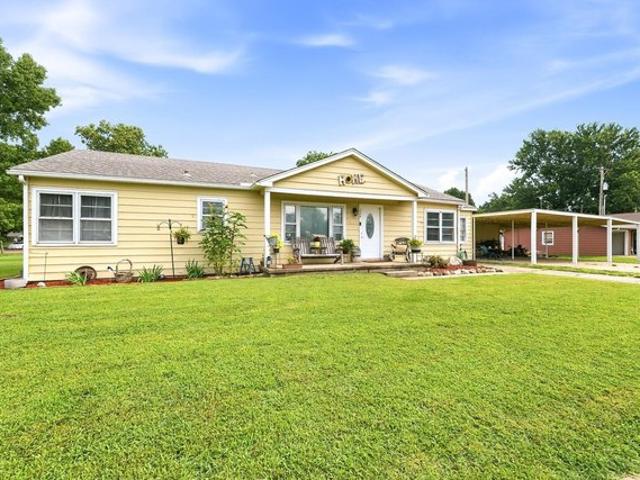 224 W Poplar Ave, Arkansas City, KS 67005
