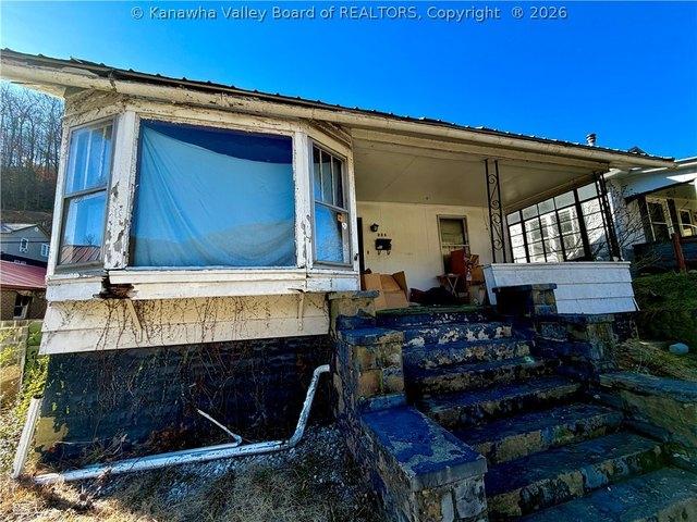 224 W Second Ave W Logan Aly, Logan, WV 25601