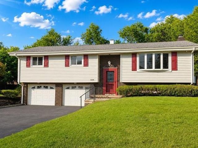 224 White Oak Dr, New Kensington, PA 15068