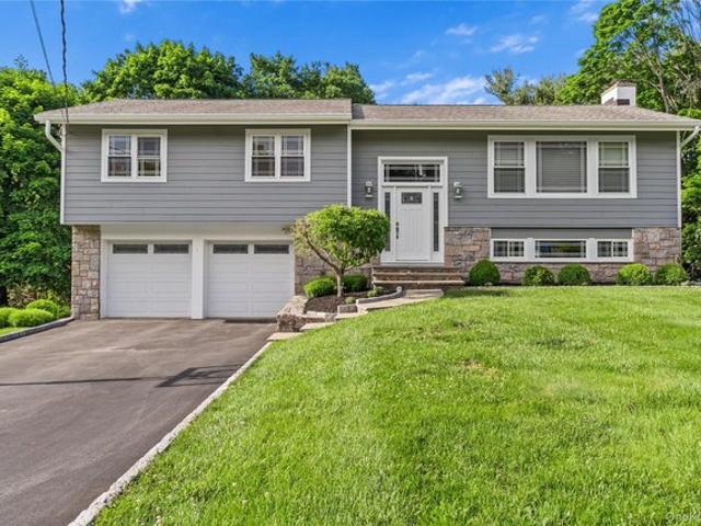 224 Willow Dr, Briarcliff Manor, NY 10510