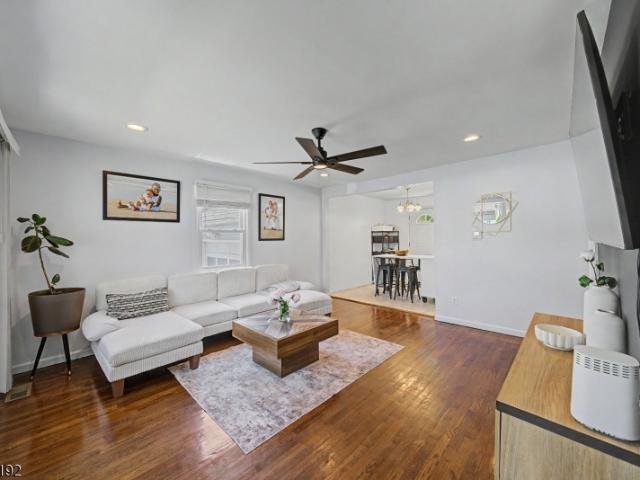2254 Halsey St