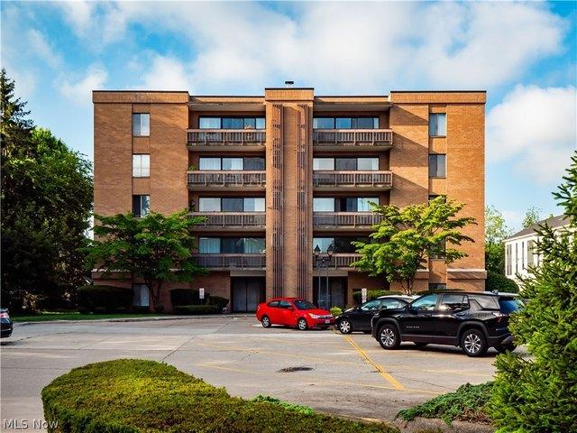 22555 Center Ridge Rd Apt 202, Rocky River, OH 44116