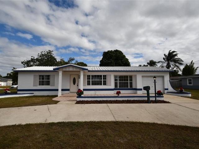 2255 Leslee Lake Dr N, Saint Petersburg, FL 33713