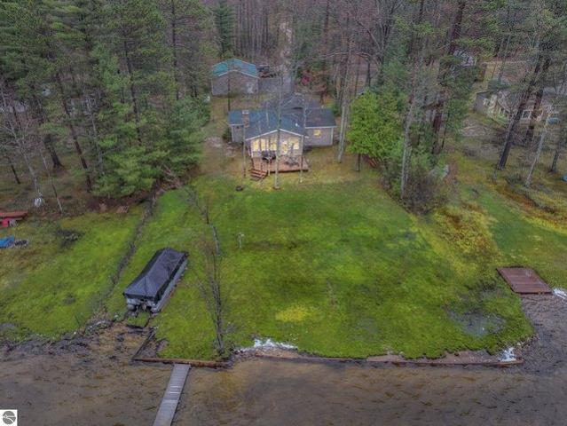 2255 Wenonah Trl, Lake City, MI 49651