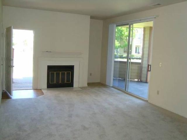 $2255 / 1br 743ft² Large Patio/Attached Private Garage/W/D/FirePlace/Gas Stove