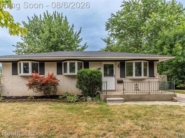 2256 Garry Dr, Ferndale, MI 48083