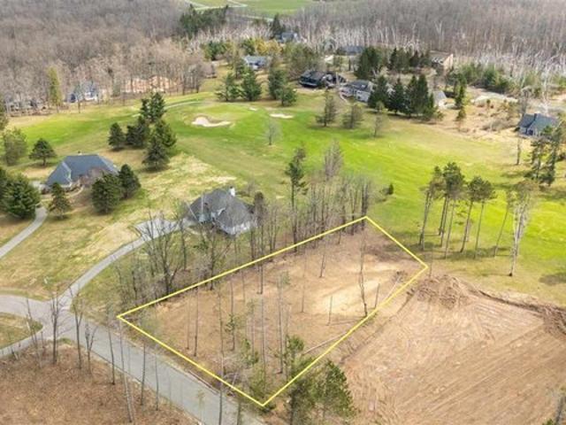 2256 Pinecrest St, Harbor Springs, MI 49740