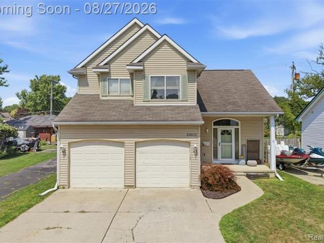 22571 E 13 Mile Rd, Saint Clair Shores, MI 48082