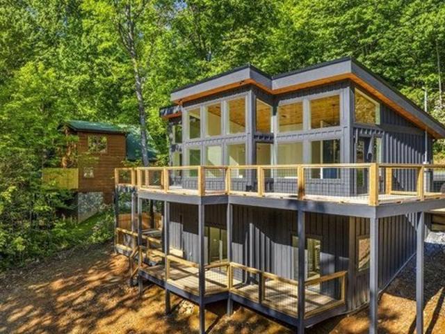 2257 Beach Front Dr, Sevierville, TN 37876