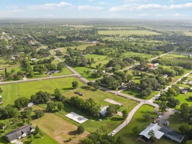 2257 County Road 529, Alvin, TX 77511