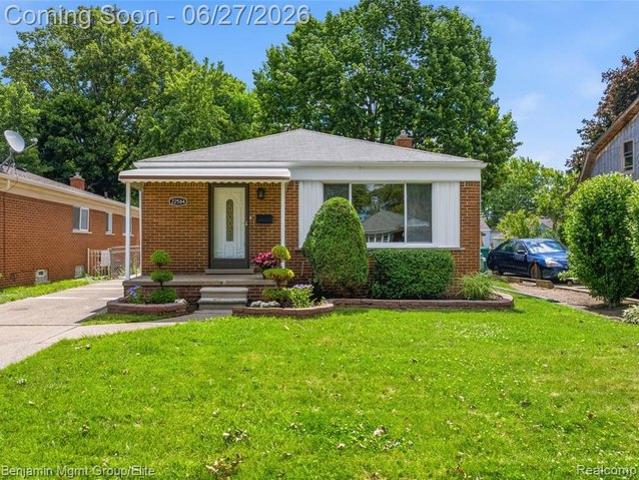 22584 Marine Ave, Eastpointe, MI 48021