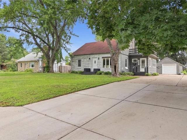 2258 W 105th St, Bloomington, MN 55431