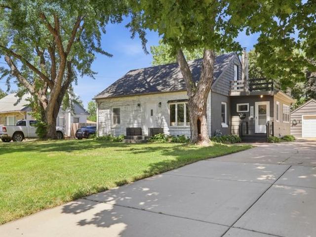 2258 W 105th St, Bloomington, MN 55431